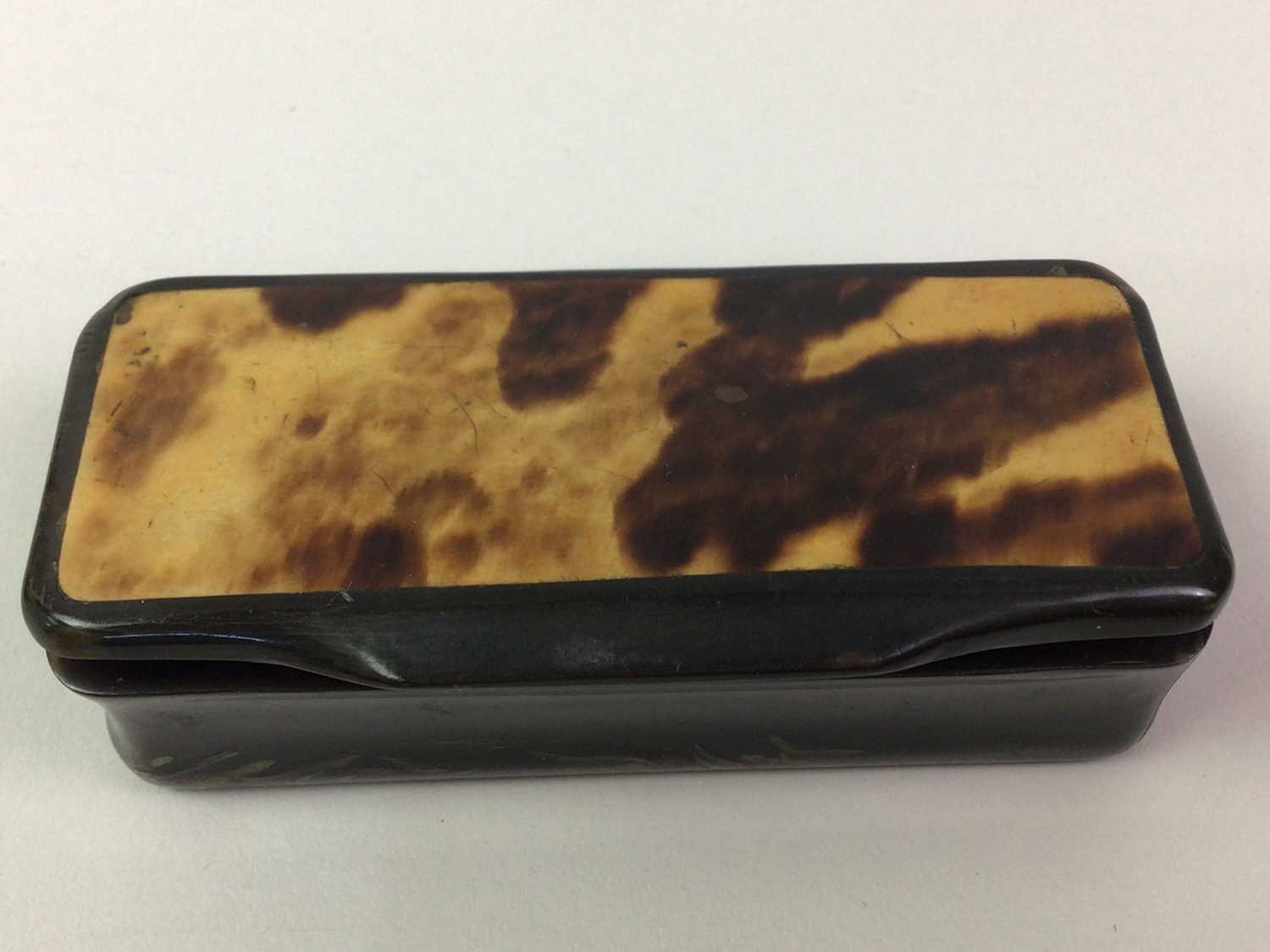 Lot 87 - TORTOISESHELL SNUFF BOX,