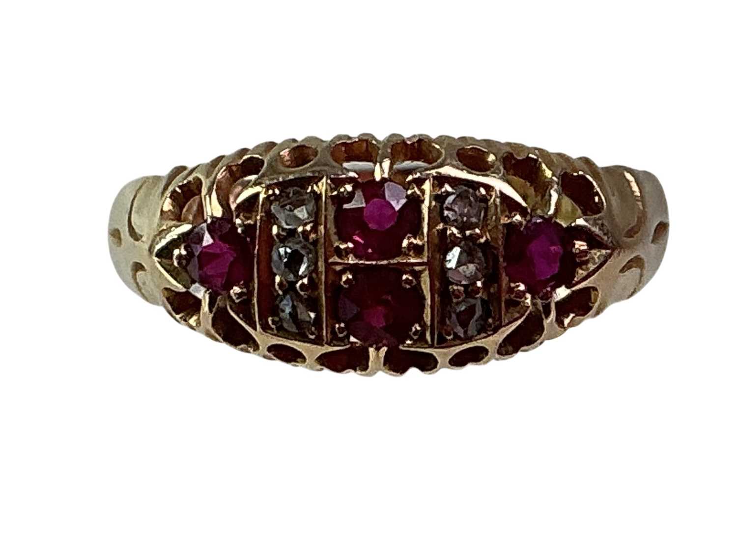Lot 512 - RUBY AND DIAMOND RING,